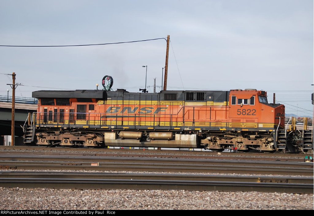 BNSF 5822